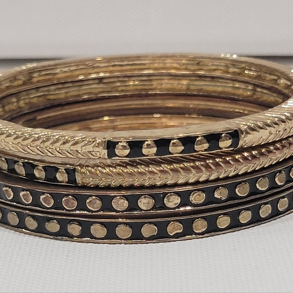 Private Label | Jewelry | Set Of 4 Bangles Costume Gold And Black ...